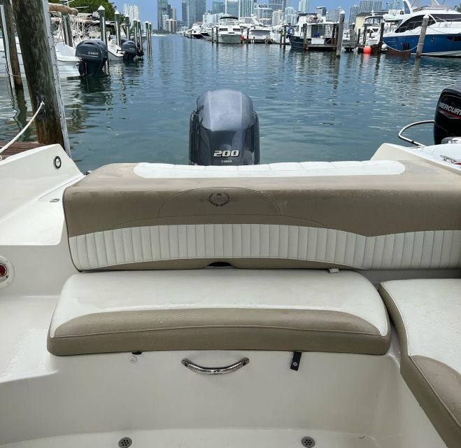 Miami: 24-Foot Private Boat for up to 8 People - An In-Depth Look at the Experience