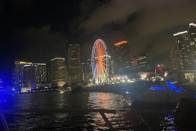 Miami: 4th of July Fireworks Cruise on Biscayne Bay - Key Points