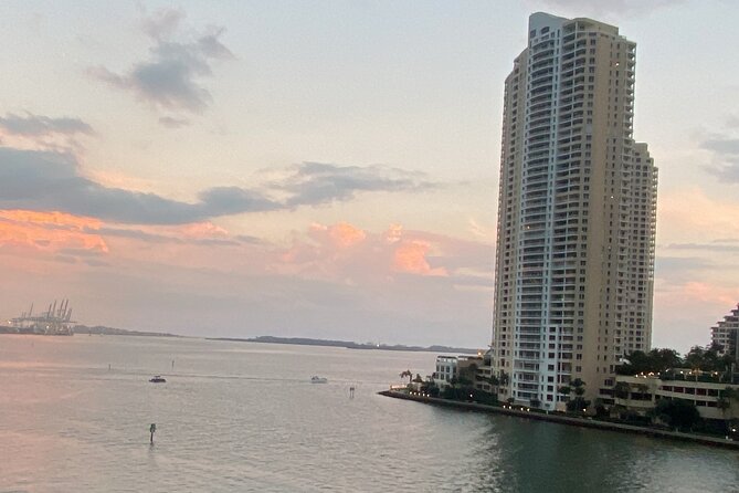 Miami: 75 Minute Sunset Boat tour and Sightseeing - Key Points