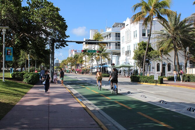 Miami at 360 - Private Full tour in Miami - Brickell: The Financial Powerhouse