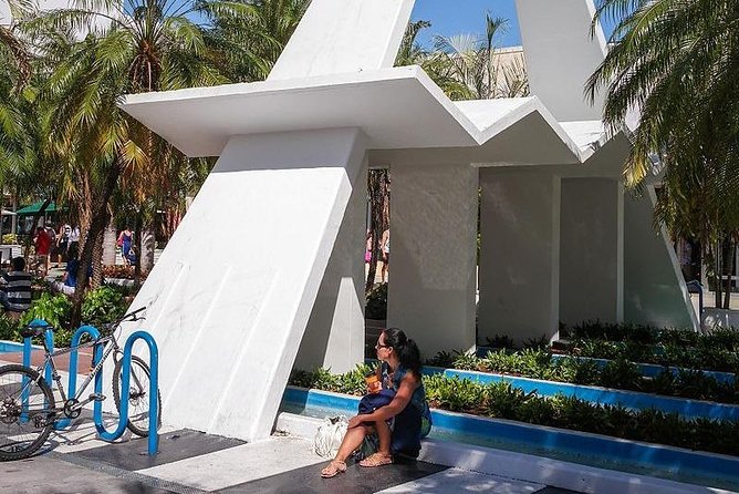 Miami Beach: Transcending Mall - Key Points