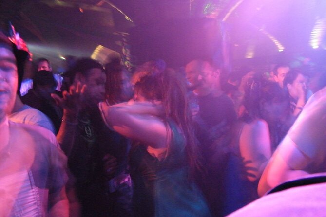 Miami Darty-life on Party Boat with a Drink - Who This Experience Is Best For