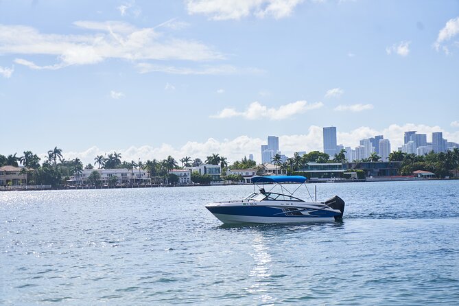 Miami Express Private Boat a 1- Hour Luxury Experience