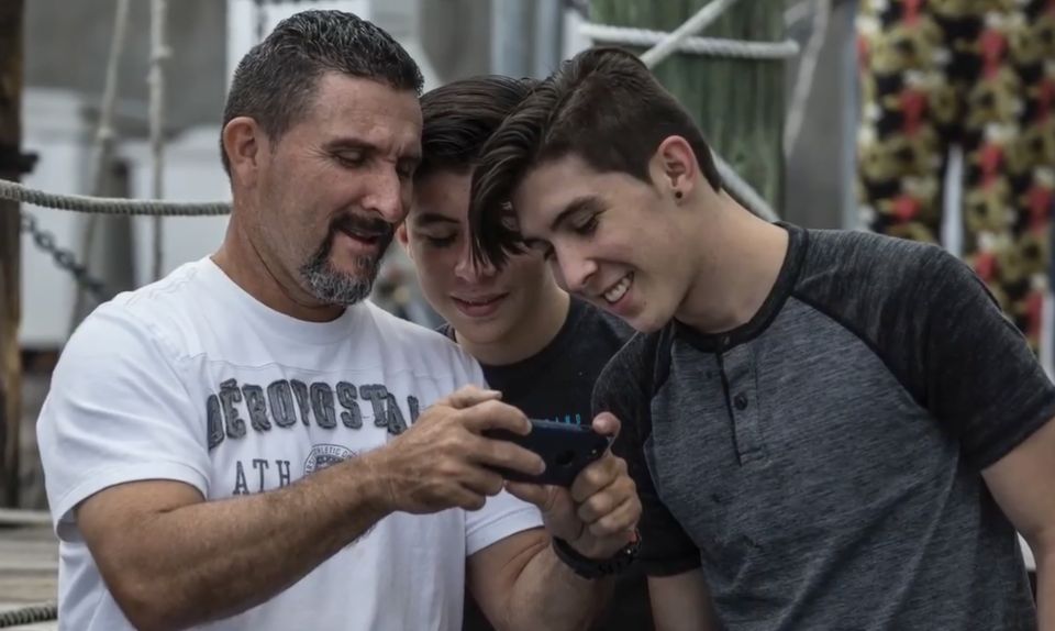 Miami: Giant Fish Feeding Experience - FAQs