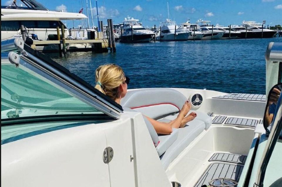 Miami: Private Boat Rental with champagne and captain - FAQ