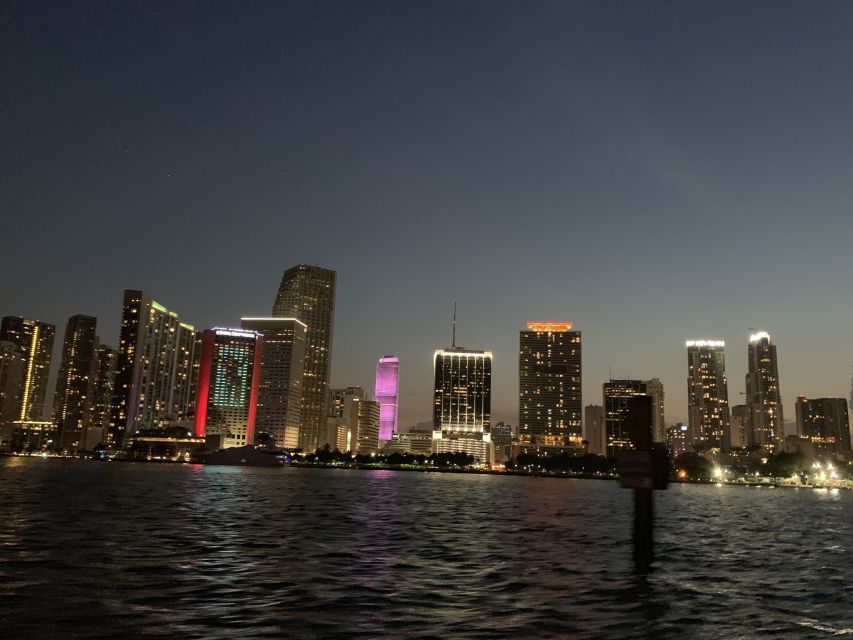 Miami: Sunset Cruise with Celebrity Homes & Open Bar - Key Points