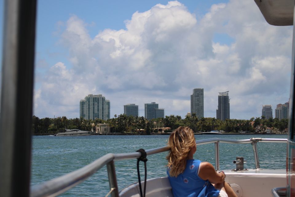 Miami: Sunset Cruise with Celebrity Homes & Open Bar - The Experience: Drinks, Music, & Ambience