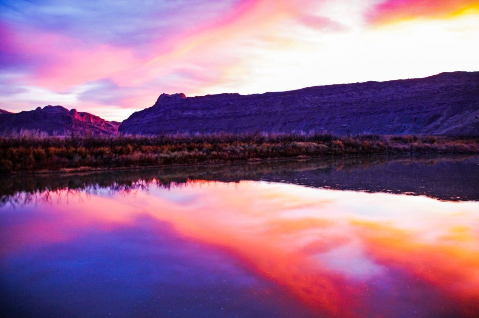 Moab: Colorado River Dinner Cruise with Music and Light Show