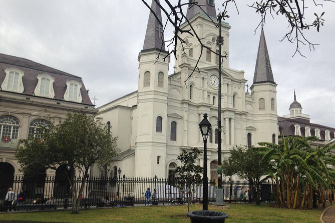 New Orleans Drunk History Tour - Guides and Personal Touches