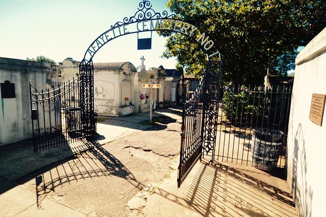 New Orleans Garden District and Lafayette Cemetery Tour - Overview of the Tour Experience