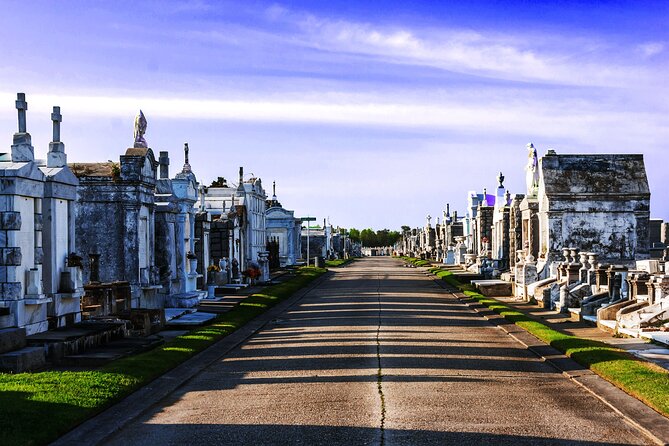 New Orleans Historic Cemetery Tour: Explore Our Cemeteries - The Guide: Knowledgeable, Engaging, and Passionate