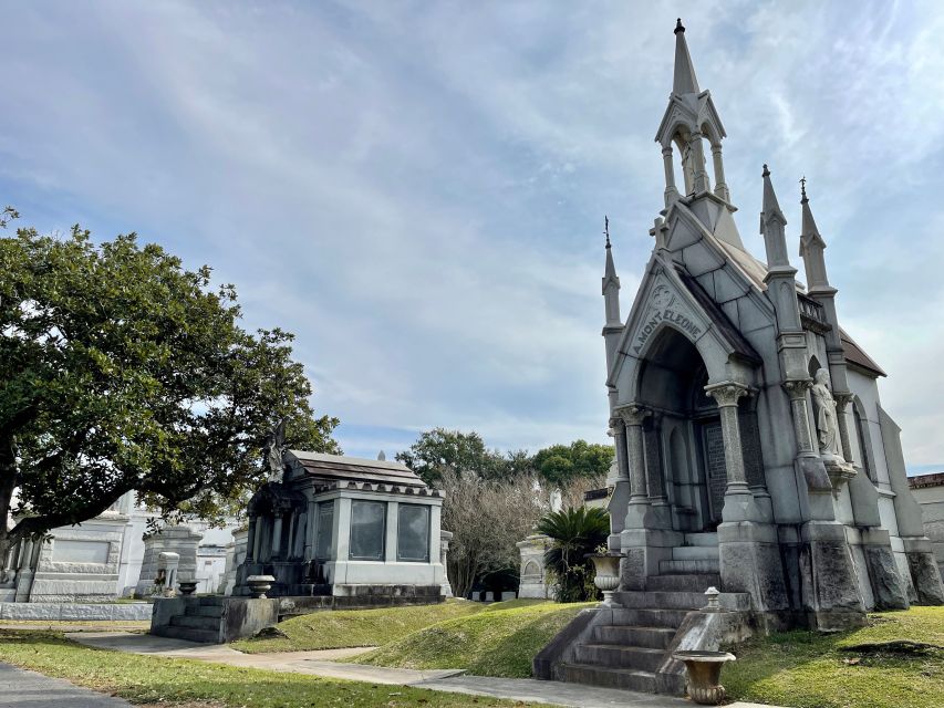 New Orleans: Millionaires Tombs of Metairie Cemetery Tour - The Highlights of the Tour