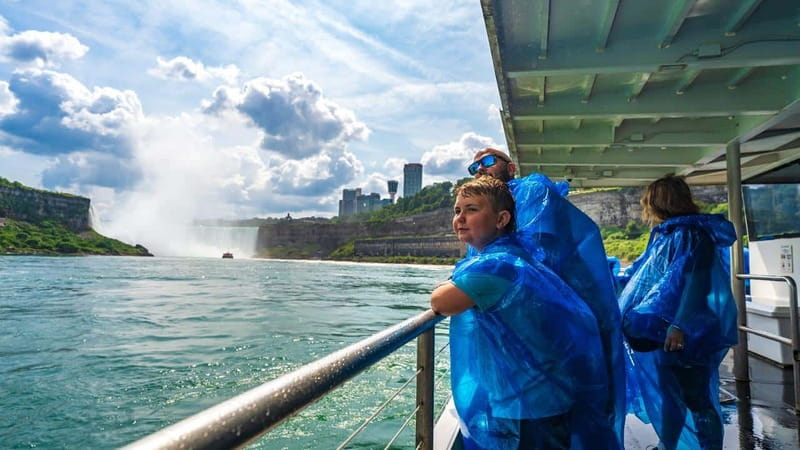 Niagara Falls: USA and Canada Tour with Boat Cruise + Lunch