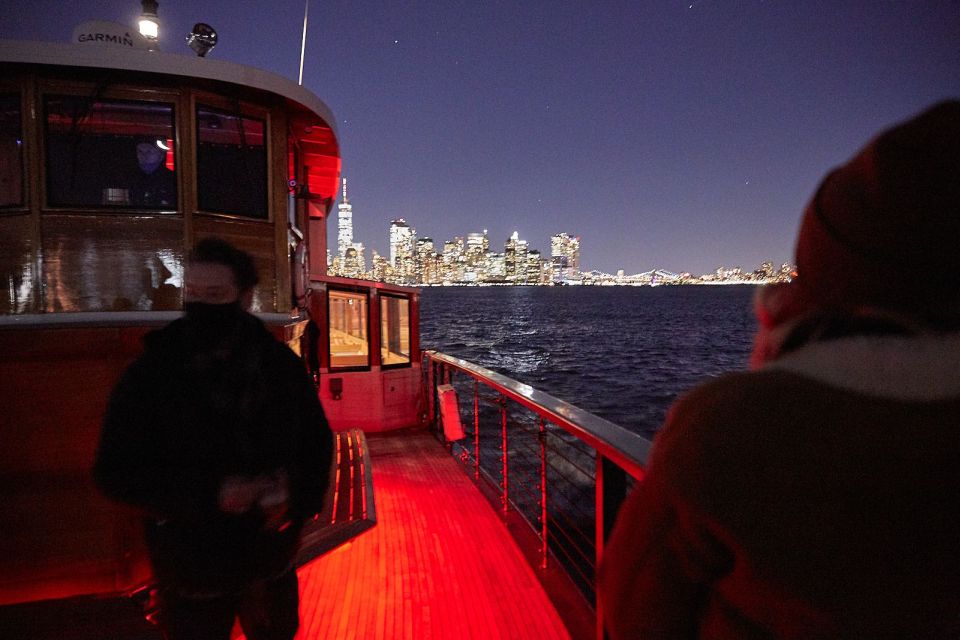 NYC: City Lights Yacht Cruise with Drink Included - Key Points