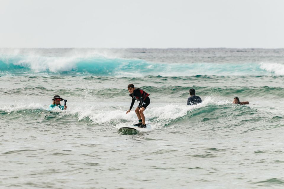 Oahu: Beginner-Friendly Waikiki Beach Surfing Lesson - The Waikiki Setting and Its Benefits