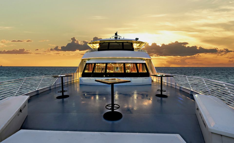 Oahu: Friday Night Fireworks Cocktail Cruise - The Itinerary Breakdown