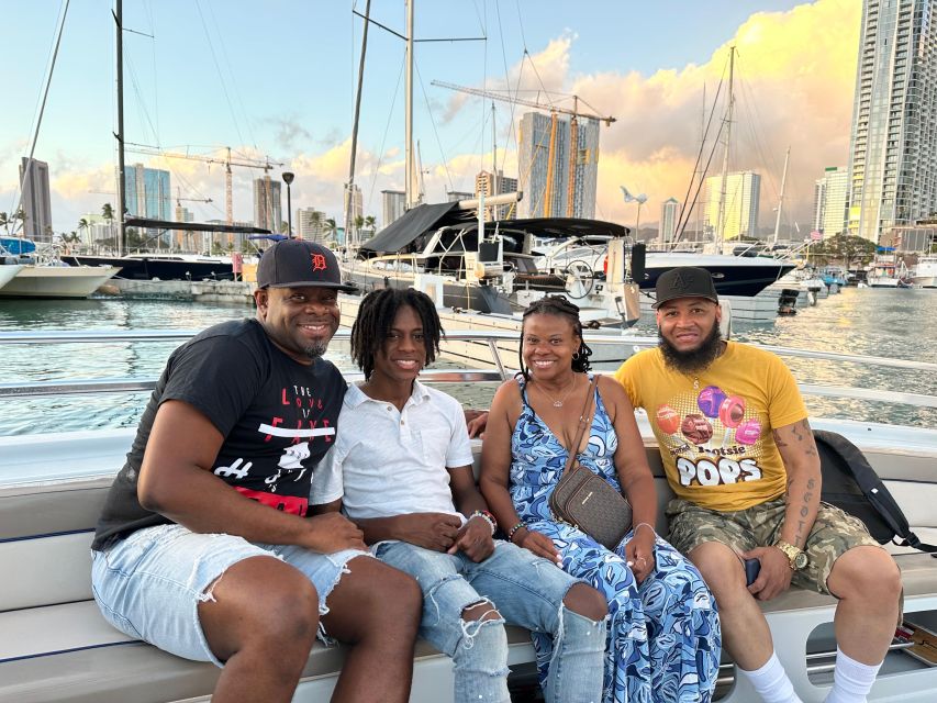 Oahu: Waikiki Fireworks Boat Cruise from Oahu - Key Points