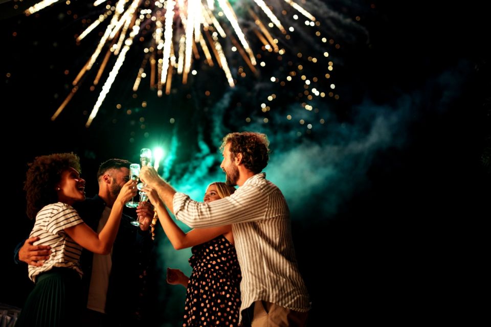 Oahu: Waikiki Friday Fireworks Cruise with Snacks and Drinks - Why This Cruise Offers Good Value