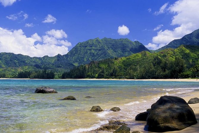 One-Day Tour Hawaii Movie Tour: Island Hopping from Oahu to Kauai - The Experience and Logistics