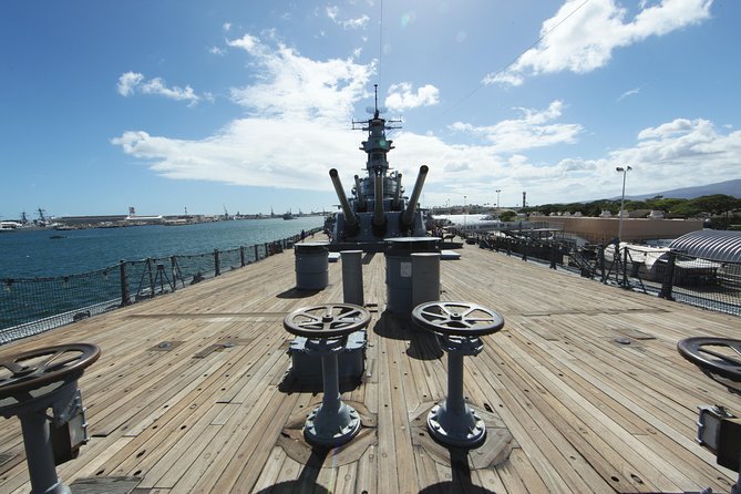 Pearl Harbor History Remembered Tour from Ko Olina - Visiting the USS Arizona Memorial: Respectful and Informative
