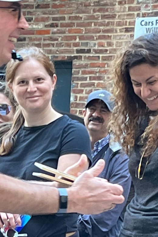 Philadelphia: Comedy Magic Walking Tour with a Guide - Breakdown of the Stops: What You’ll See and Experience