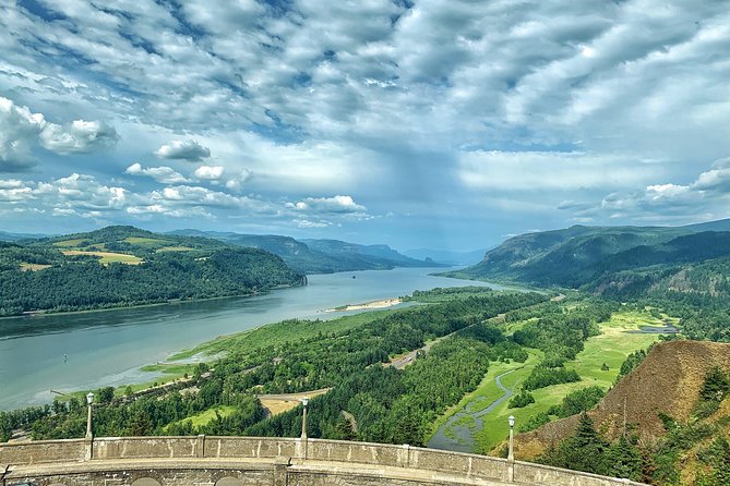 Portland Sightseeing Tour Including Columbia Gorge Waterfalls - Transport & Group Size: Comfort & Personal Touch