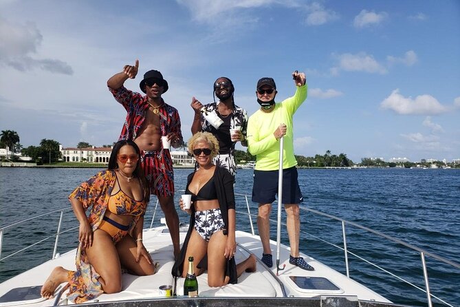 Premium Miami Yacht Tour Experience: Captain, Champagne & Party!