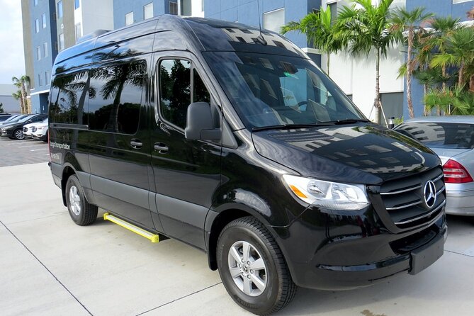 Private 4-Hour Transportation Service in Miami. 10 pax. - Key Points