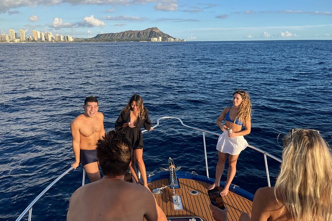 Private 5 Hour Charter on board our yacht in Waikiki - Key Points