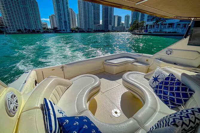 Private 52' Yacht Rental with Captain in Miami - An Overview of the Experience