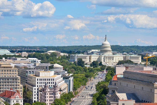 Private Airport Transfer: Dulles Airport IAD to Washington in Luxury SUV