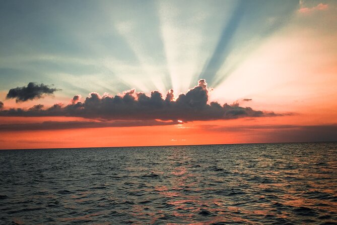 Private Boat and Fireworks Cruise in Waikiki - Exploring the Itinerary