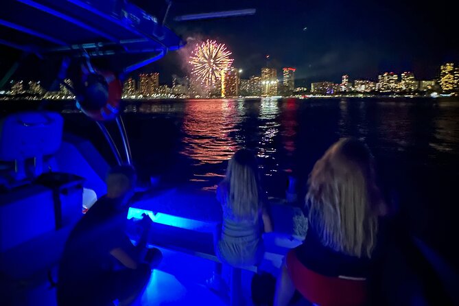 Private Boat and Fireworks Cruise in Waikiki - Onboard Experience: Comfort and Amenities