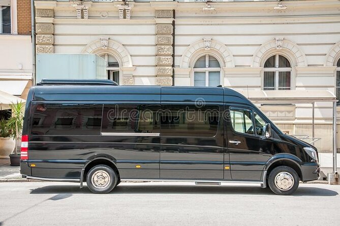 Private Roundtrip New York Airport Transfer to New York City