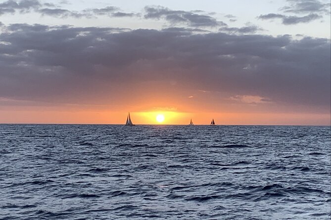 Private Sunset Boat Cruise in Waikiki Honolulu - Key Points
