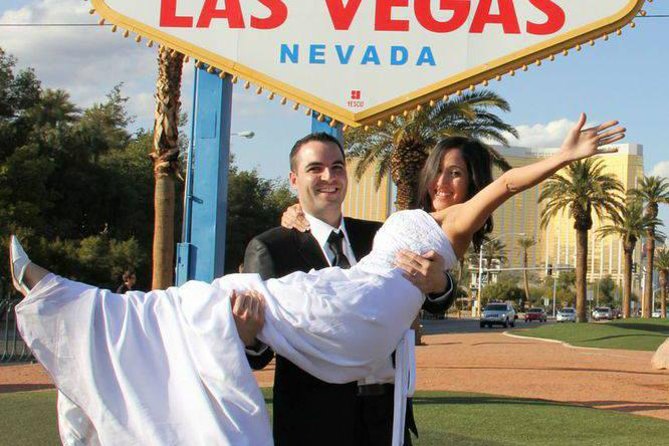 Private Tour by Limousine of Las Vegas' Chapel Row - What to Expect from the Experience