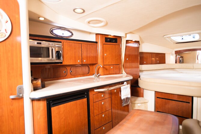 Private Tour In 38ft Yatch For Up To 12 Guest - Key Points