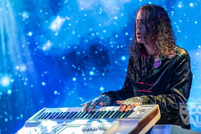 Raiding the Rock Vault at the Hard Rock Cafe in Las Vegas - Authenticity and Entertainment Value