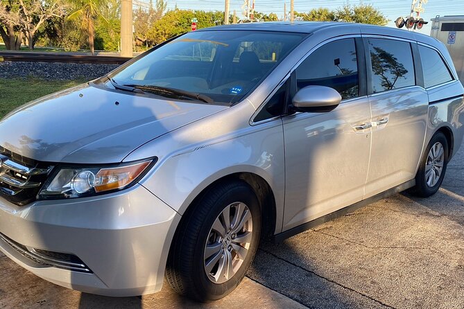 Reno/Tahoe International Airport (RNO) to Reno Round-Trip Private Transfer - The Experience of Traveling in Comfort