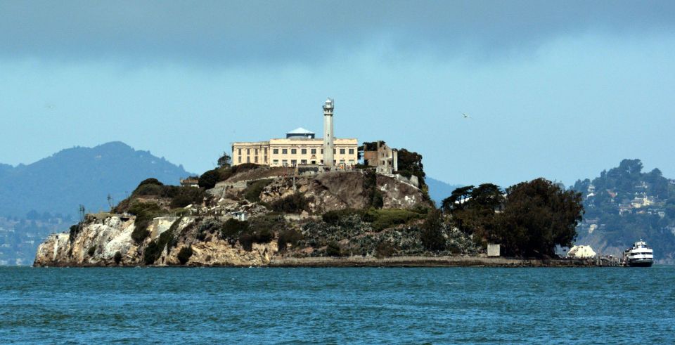 San Francisco: Alcatraz Island & 2 Hour Bike Rental