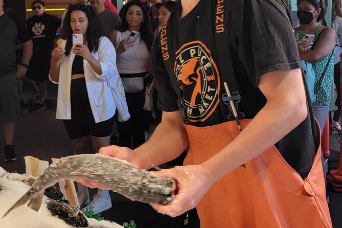 Savor the Sea: Guided Seafood Tasting at Pike Place Ma - A Deep Dive into the Seafood Tour Experience