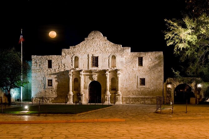 Scenic San Antonio Small Group Night Tour w/Riverwalk Boat Cruise
