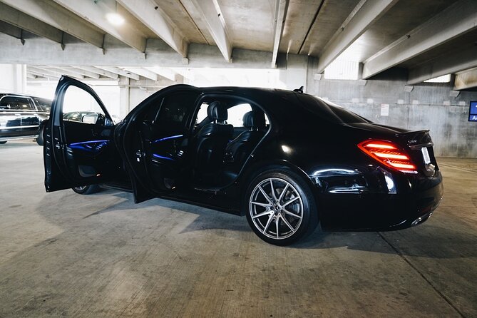 Seattle Arrival Private Transport by Executive Sedan - What to Expect During Your Transfer