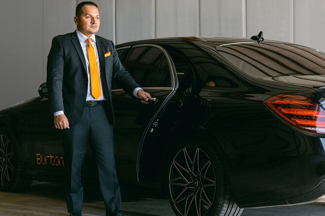 Seattle Roundtrip Chauffeur Driven Airport Transfer