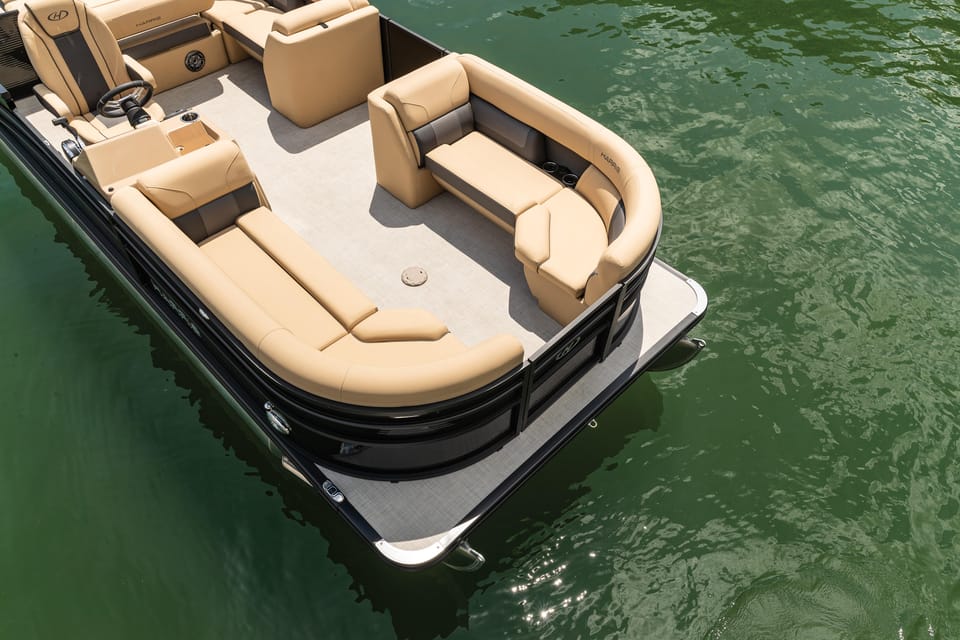 Sister Bay: 25' Pontoon Rental - Key Points