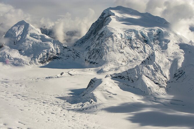 Small-Group Flight Denali National Park Tour with Guided Hike
