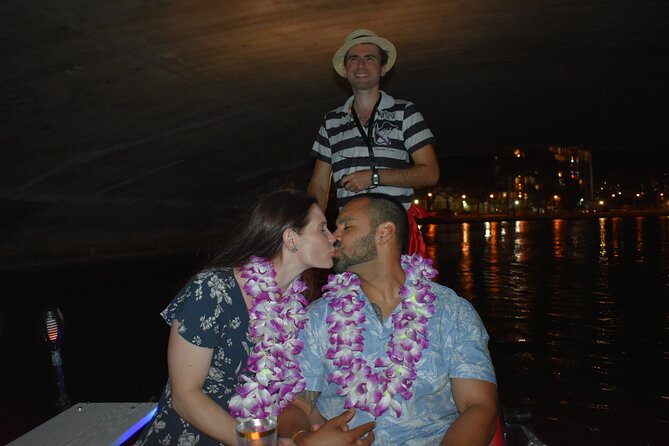 Small Group Venetian Gondola Cruise in Waikiki with Pastries - FAQ