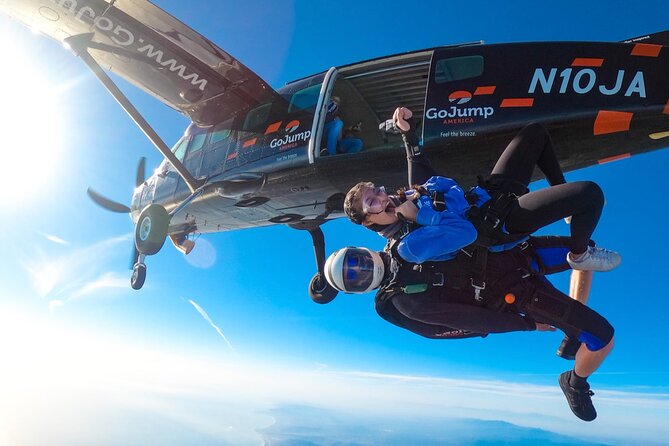 Tandem Skydiving with GoJump in Hawaii - Who Should Consider This Experience?