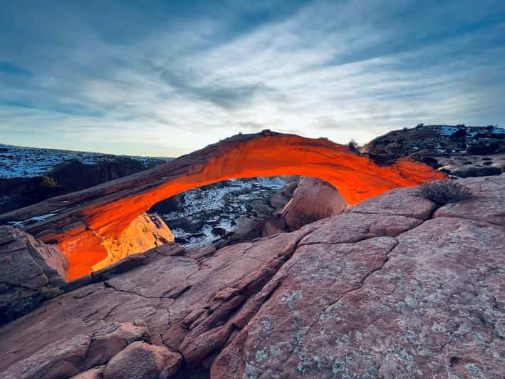 Tonalea: Guided Eggshell Arch Hike w/ Day or Sunset Options