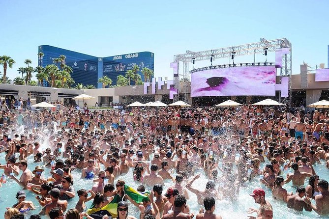 Vegas Pool Party Crawl by Party Bus w/ EZ Entry & Free Drinks - Transportation & Group Size